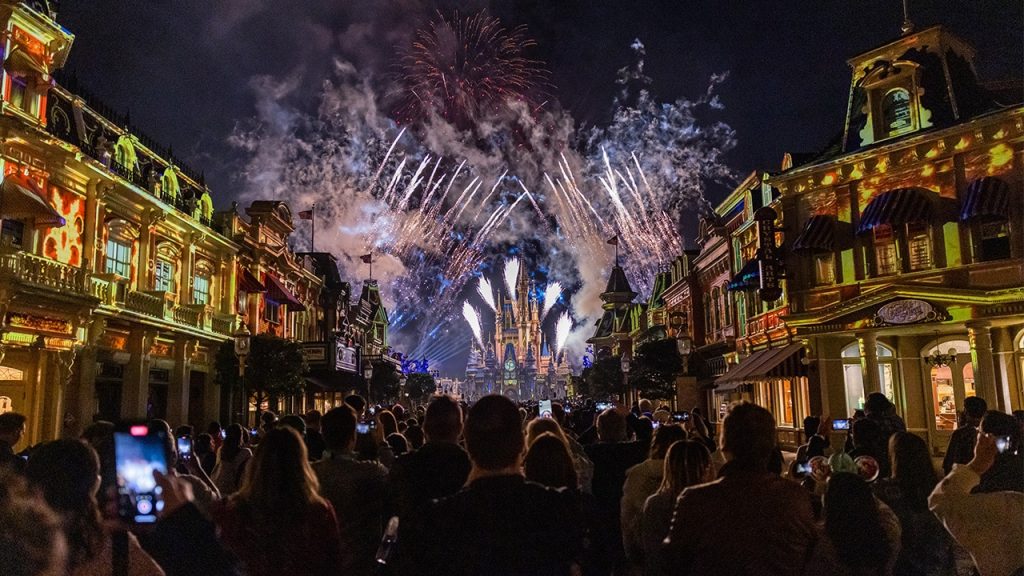 Disney Cast Members Celebrate All the Disney Thrills This Week at Walt ...