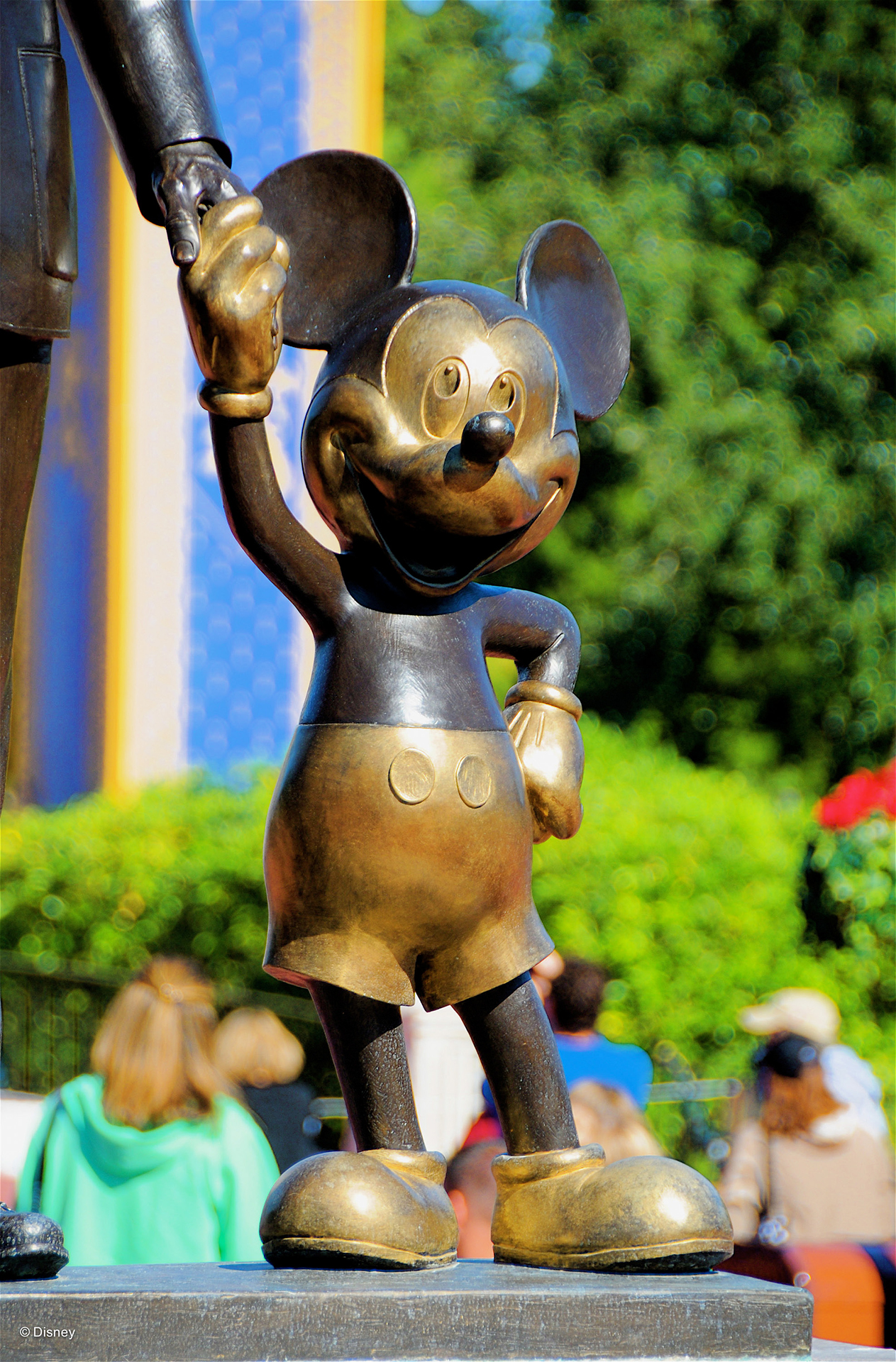 9 Rare Photos Celebrating Disney’s Partners Statue | The Main Street Mouse