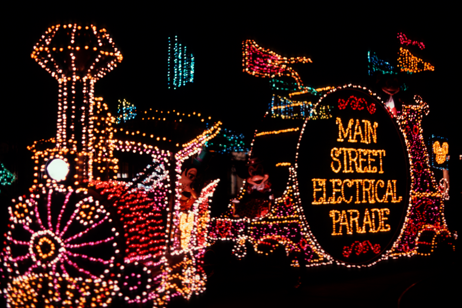 A Magical Tradition: Disney's Electrical Water Pageant - MickeyBlog.com