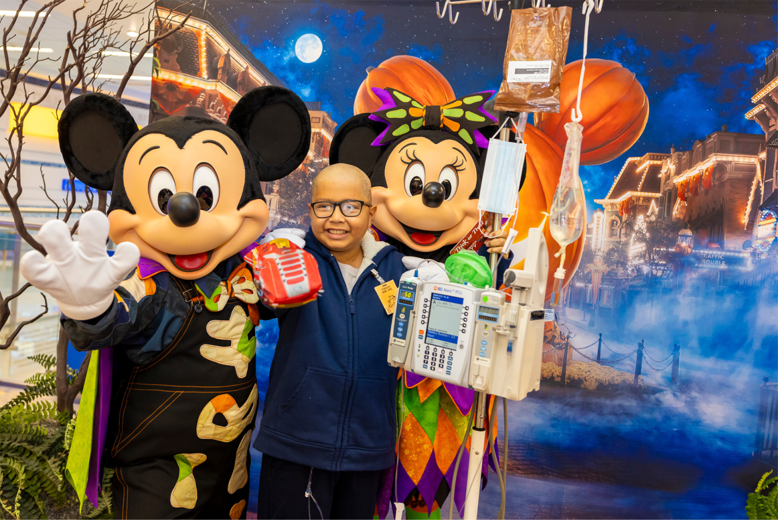 Mickey and Minnie Bring Reverse Trick-or-Treating to Children’s Hospitals