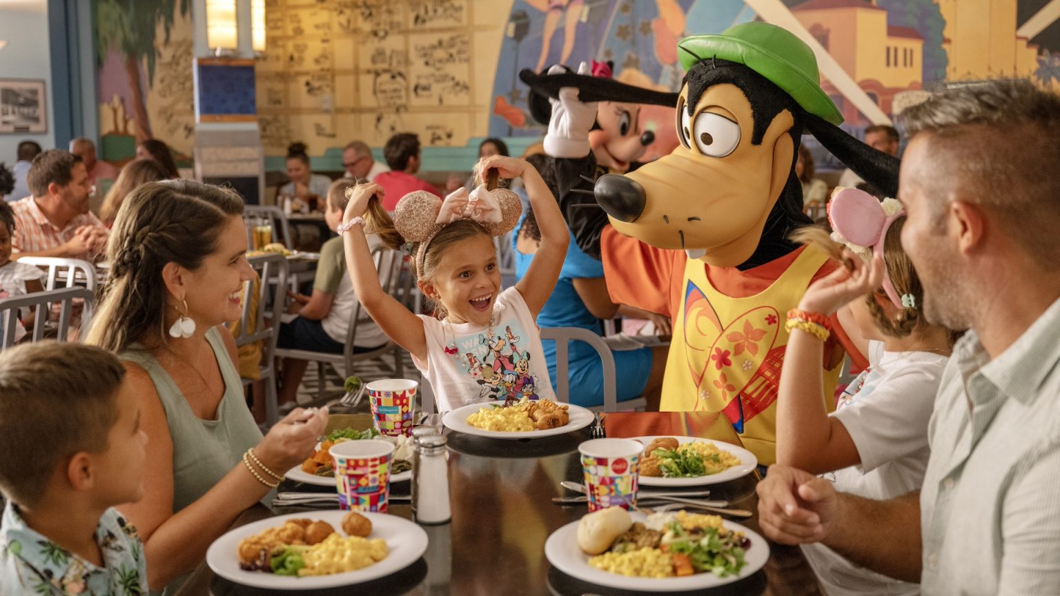 Get a Free Dining Plan in 2025 at Walt Disney World