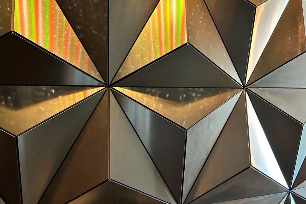 Savor Iconic Sips and Breathtaking Views at GEO-82 | The Main Street Mouse