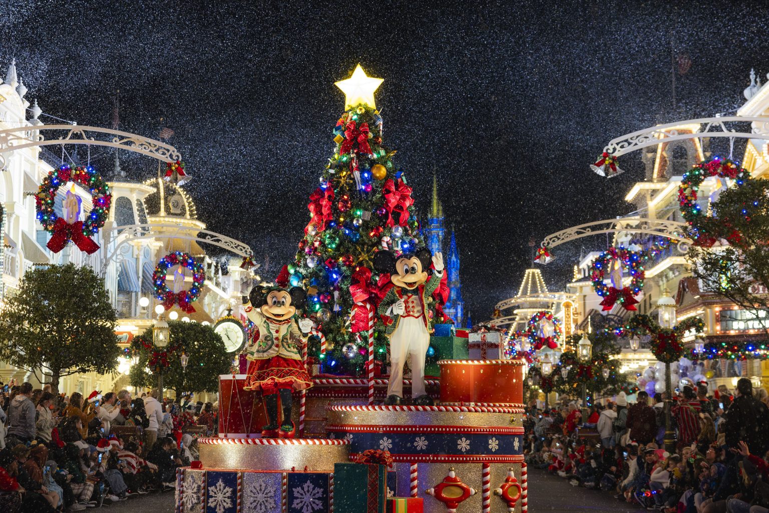 2025 Christmas at Disney World - Holiday Fun for Everyone