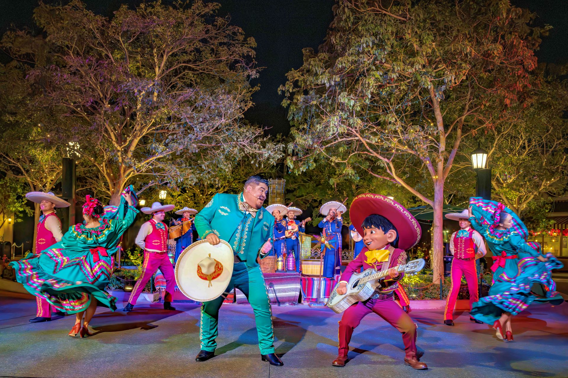 2025 Christmas Characters at Disneyland for the Holidays