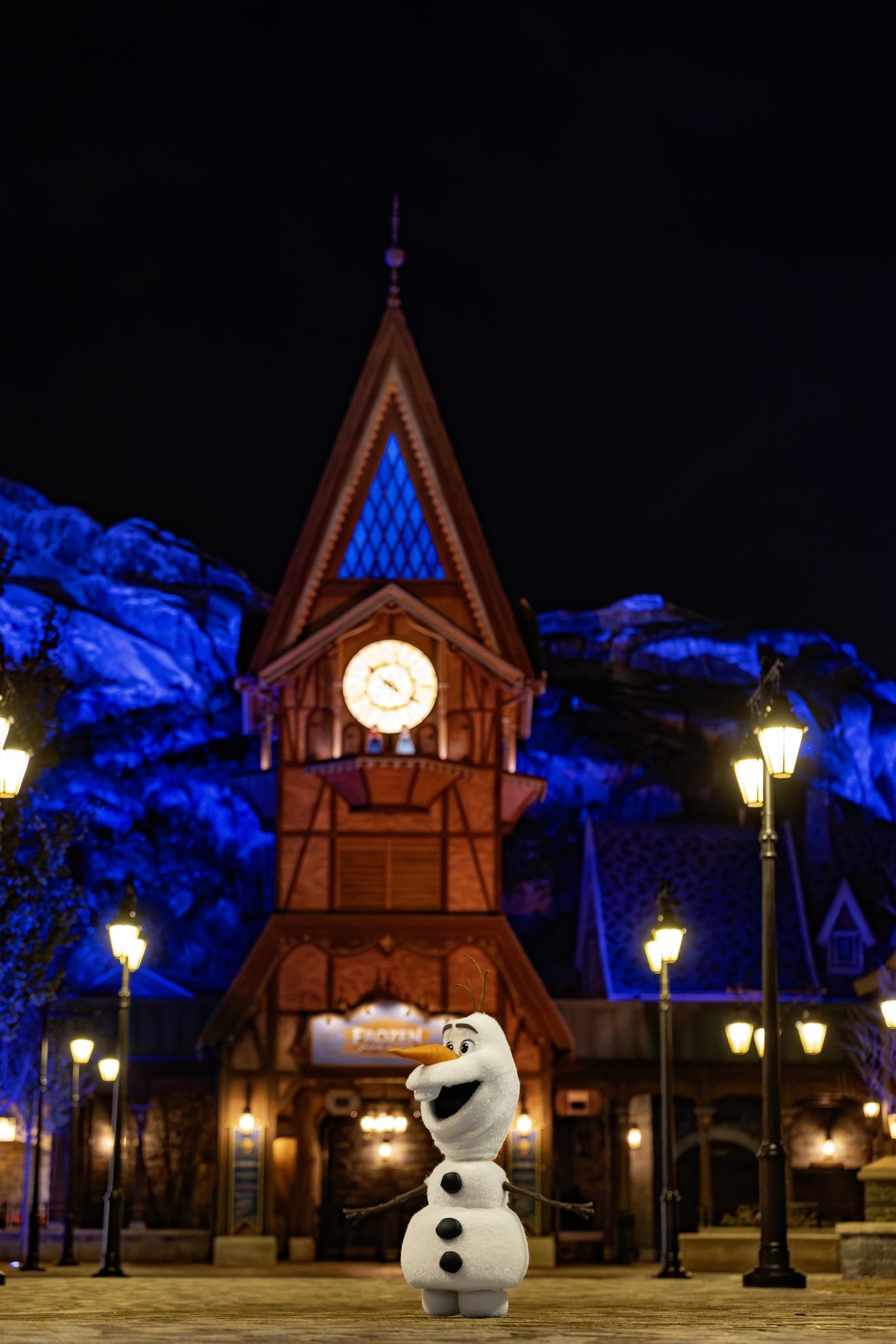 Disney Imagineering Reveals Robotic Olaf Character