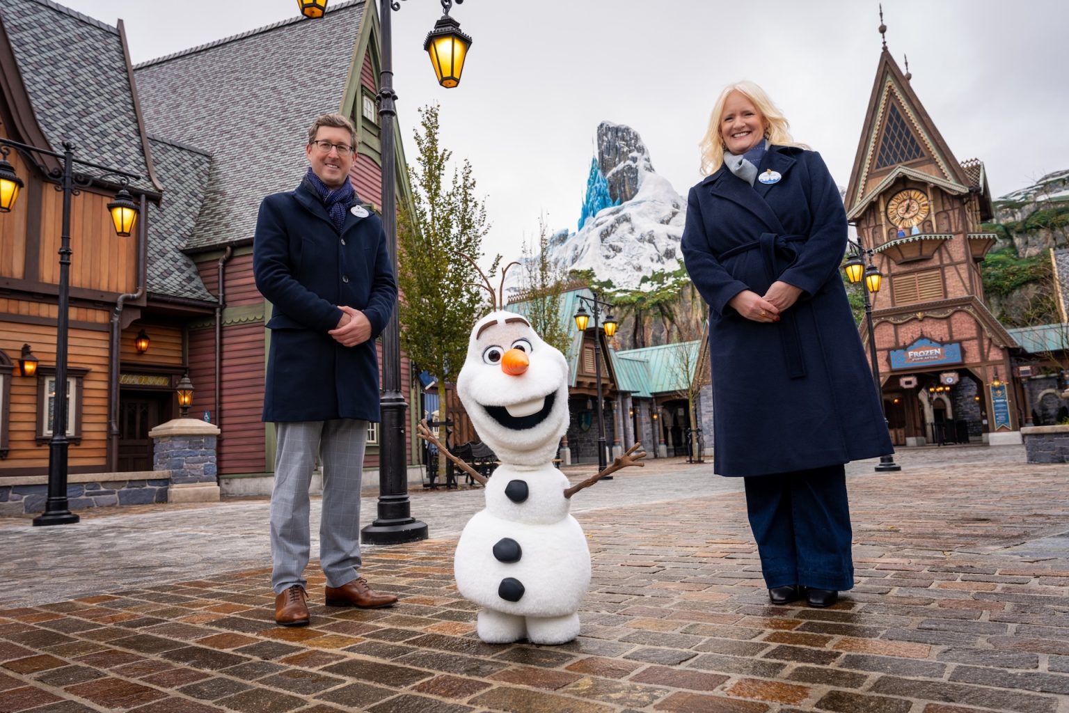 Disney Imagineering Reveals Robotic Olaf Character